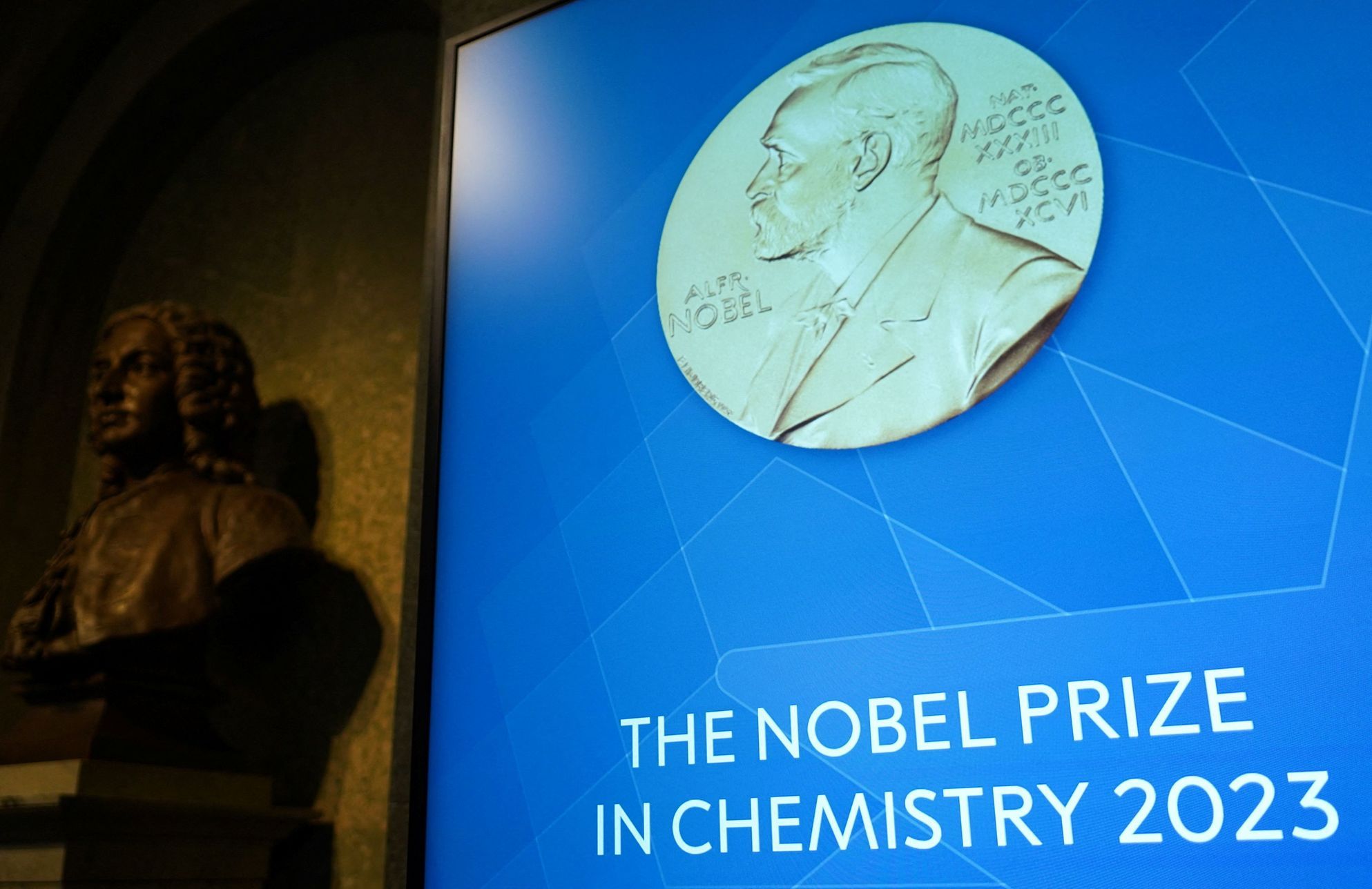 Nobelovu cenu za chemii získala trojice vědců za výzkum kvantových teček - Aktuálně.cz