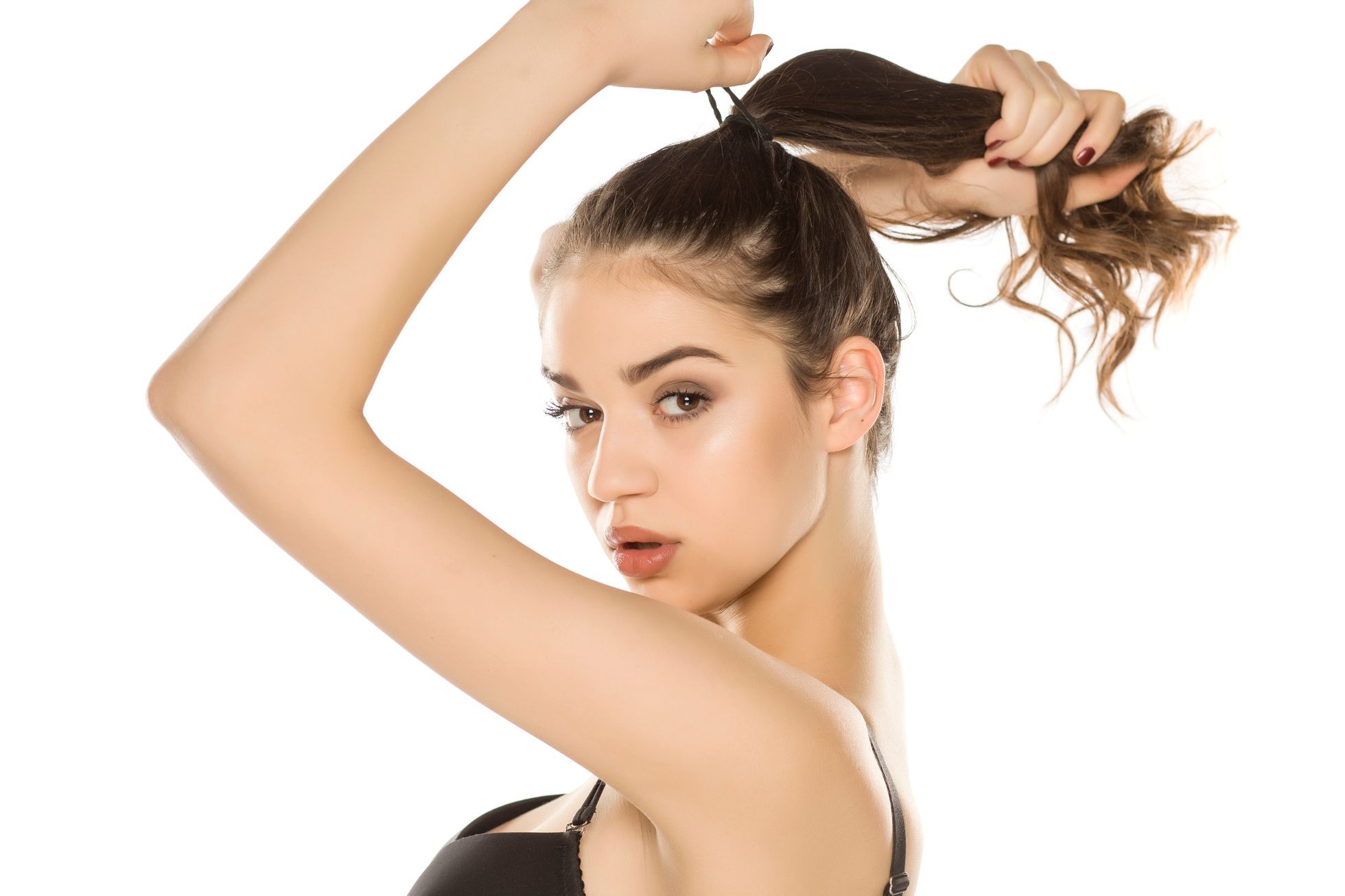 Máte lehce mastné vlasy, ale ne čas je umýt? Zkuste tyto jednoduché ...