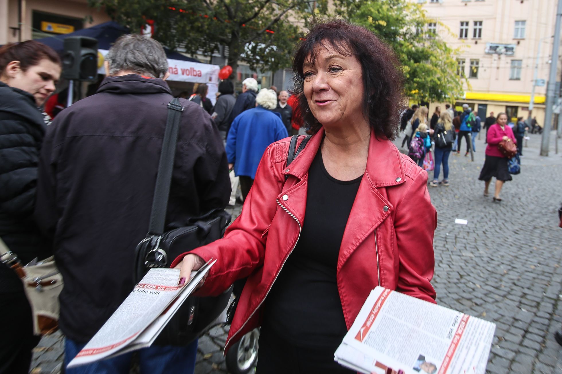 NATO ohrožuje světový mír, Česká republika je bohužel jeho členem, jsme ...