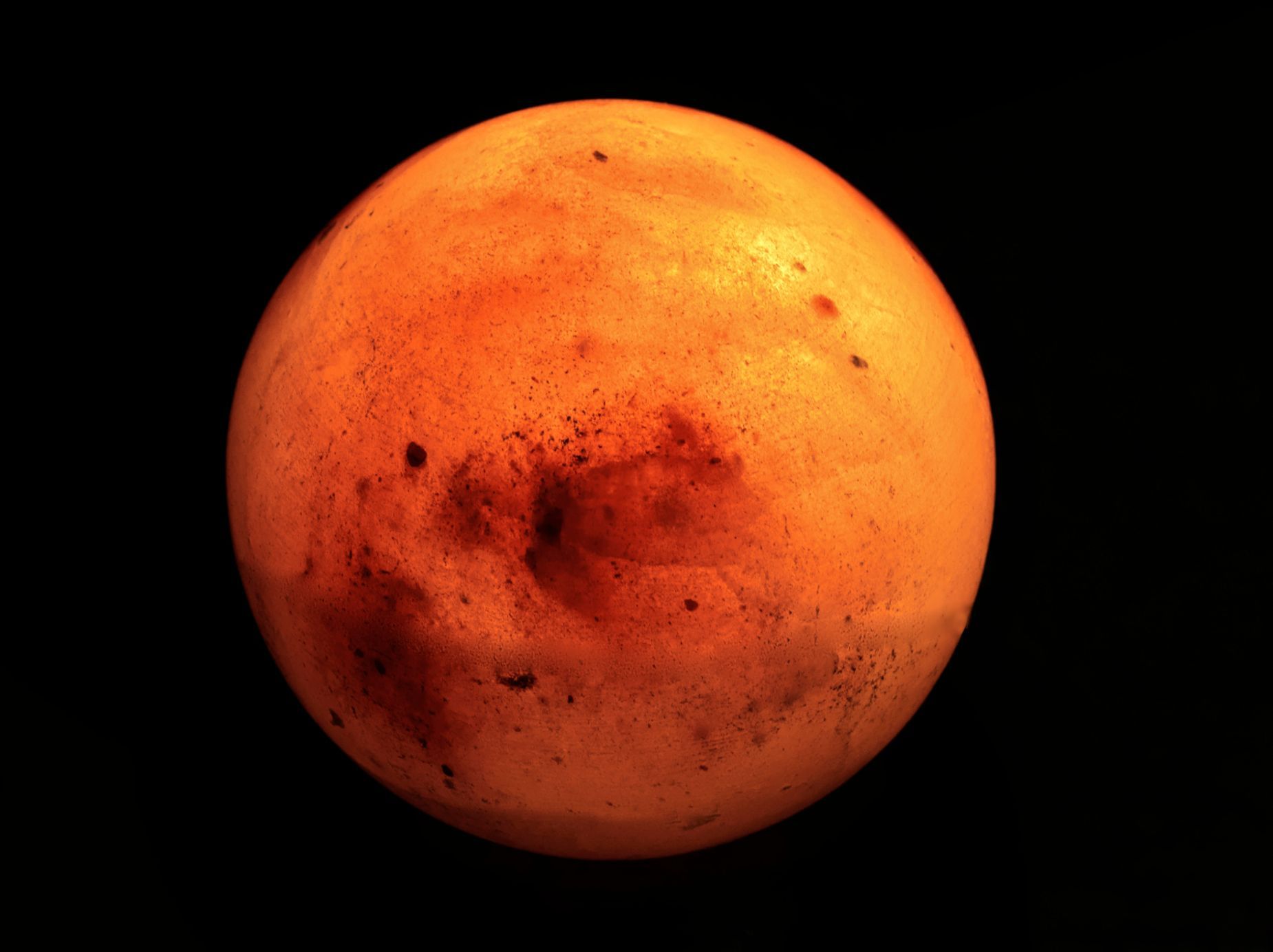 Mars vysušil sluneční vítr. Horkou planetu přeměnil na suchou a ...