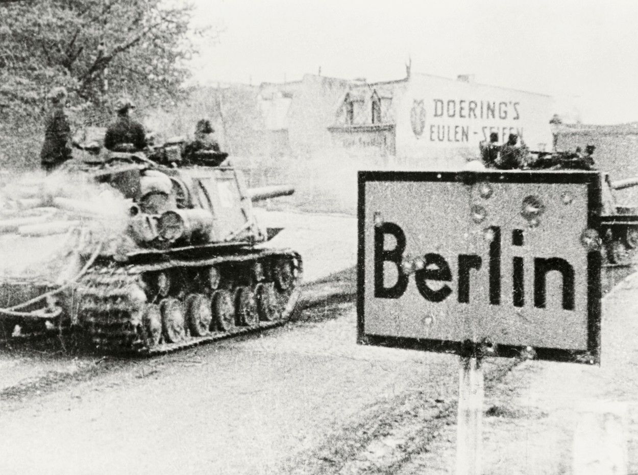 FOTO: Bitva o Berlín v roce 1945 - Aktuálně.cz