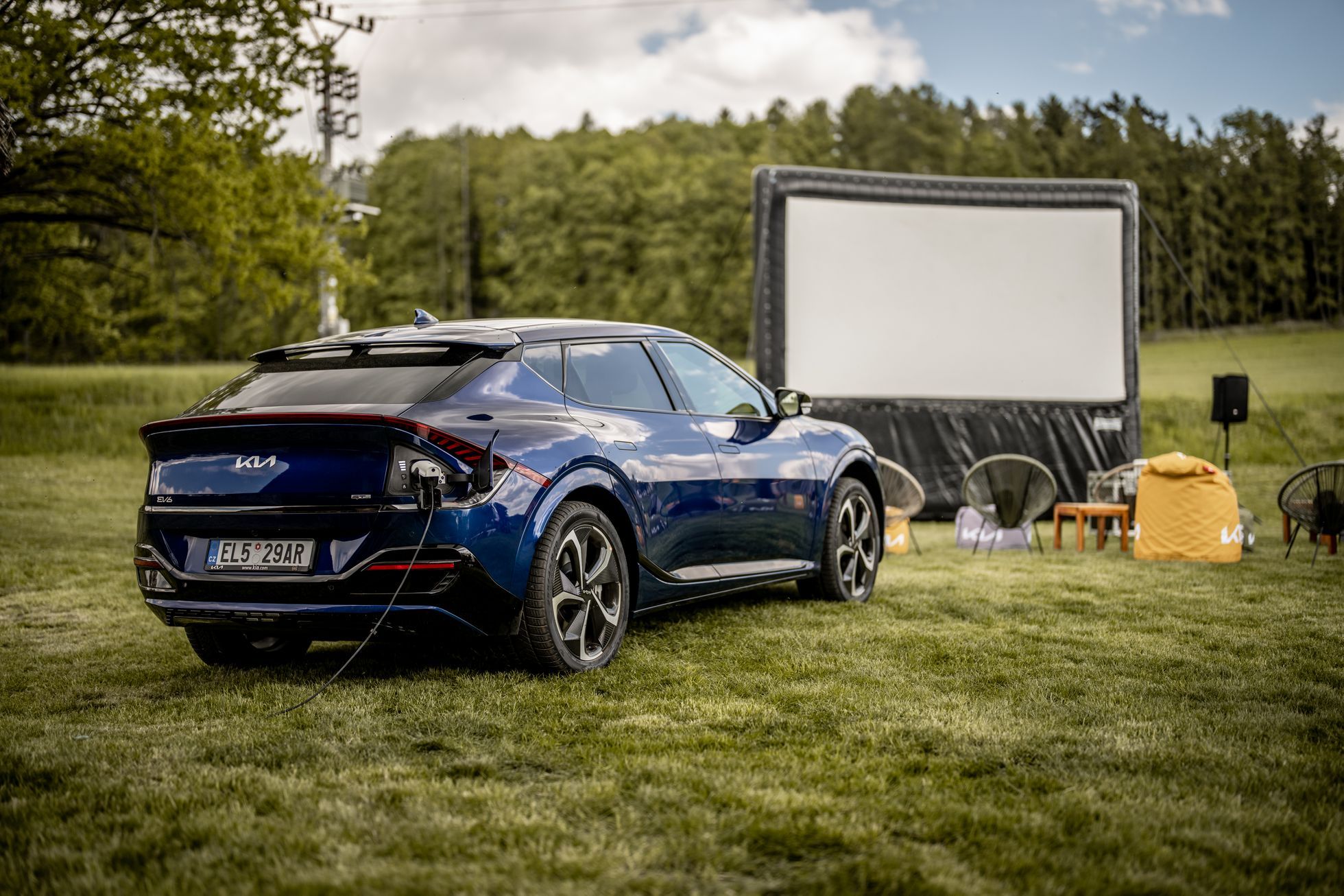 Elektroauto jako zachránce při výpadku elektřiny. Co také umí auta do ...