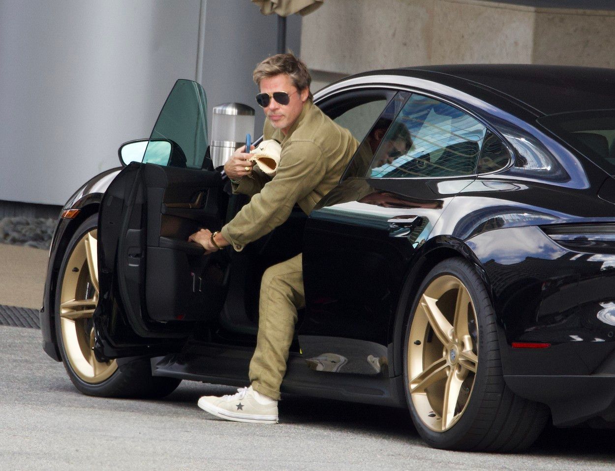 Syn jej označil za "prvotřídního haj*la". Brad Pitt si ale života užívá ...