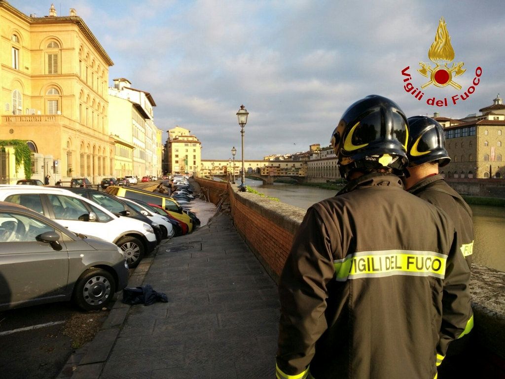 Foto: Auta v hlubinách. U slavné galerie Uffizi ve Florencii se ...