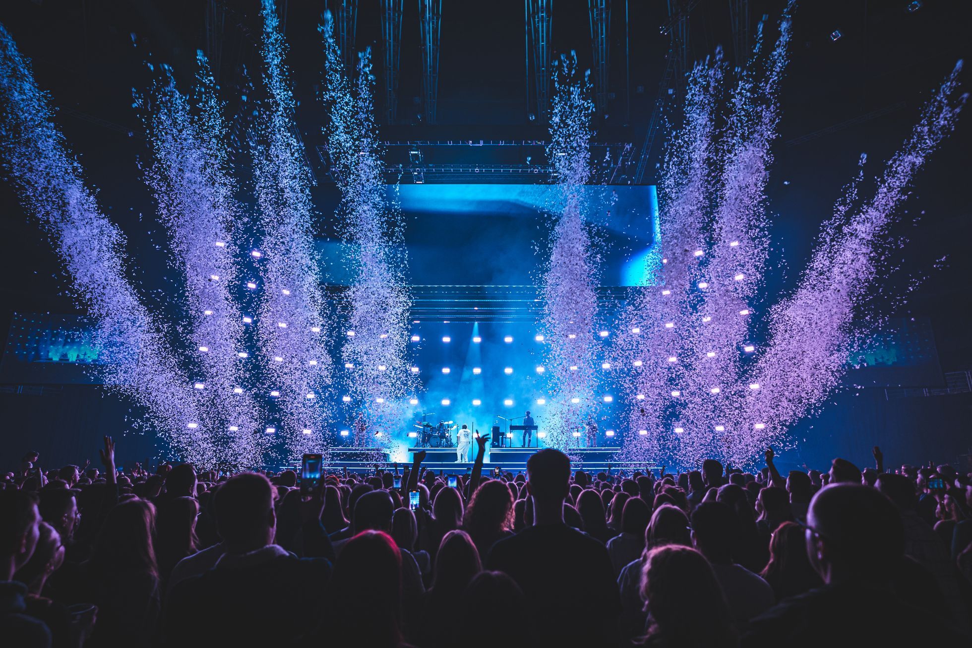 Recenze koncertu Lewise Capaldiho v pražské O2 areně - Aktuálně.cz