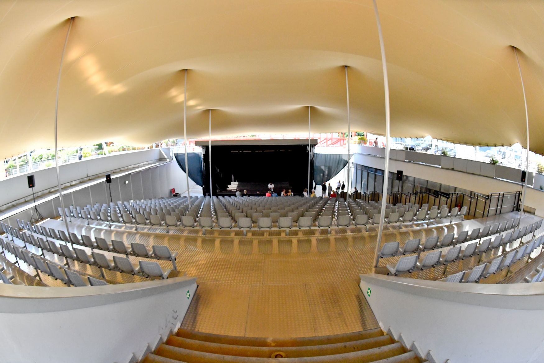 Zrušení rozestupů pomohlo. Divadlo Kalich bude hrát pod Žižkovskou věží ...