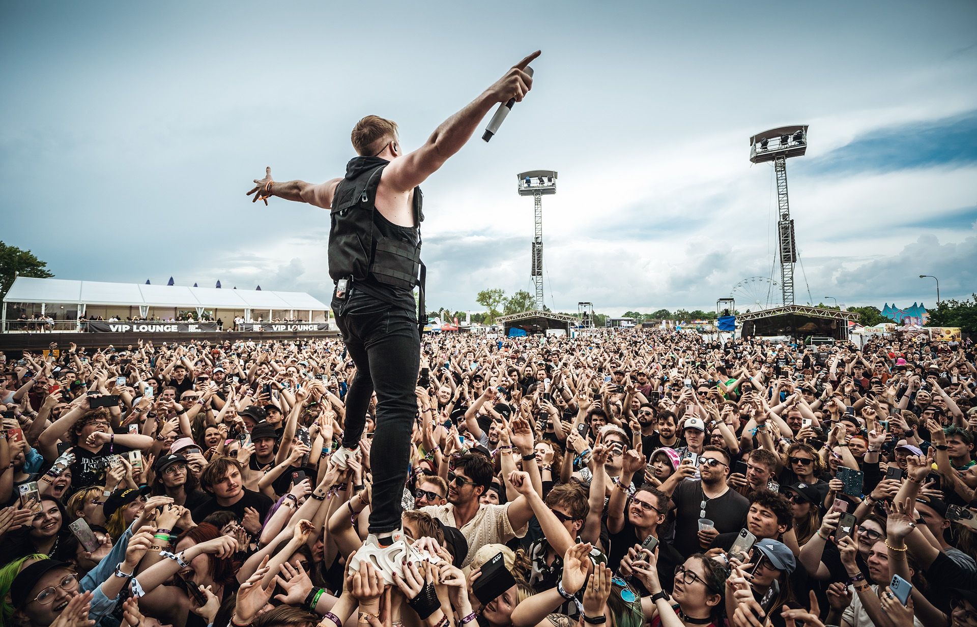 Machine Gun Kelly odešel bez potlesku. Nejlepší na Rock for People byli ...