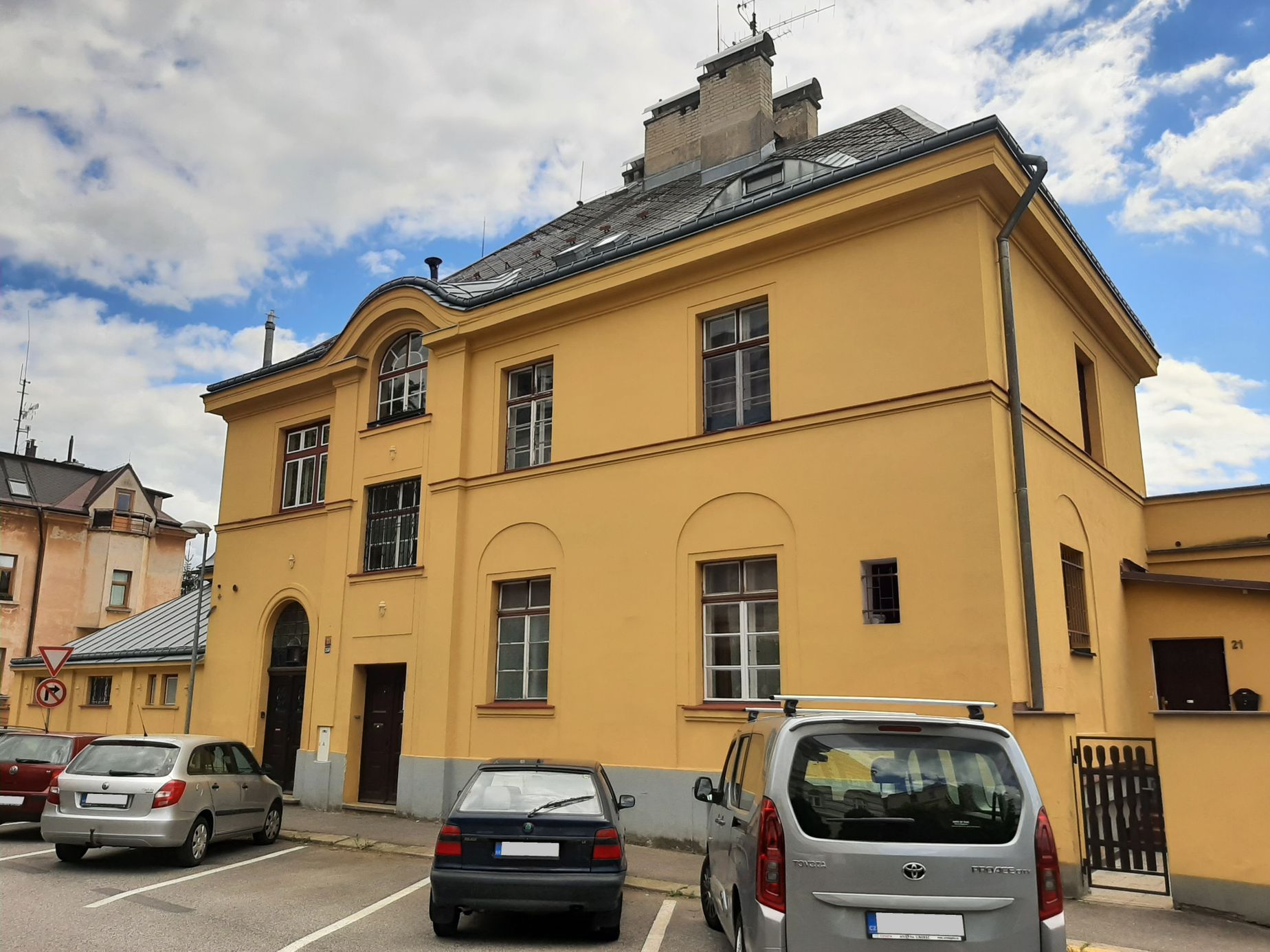 Jablonec, centrum: vily německé tradice a záhadný arabský nápis z ...