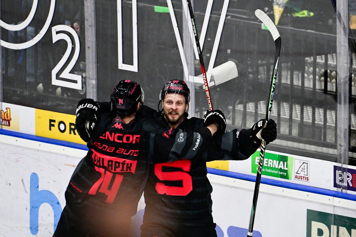 Sparta rozstřílela Třinec pěti góly, Kladno navyšuje manko na dně ...