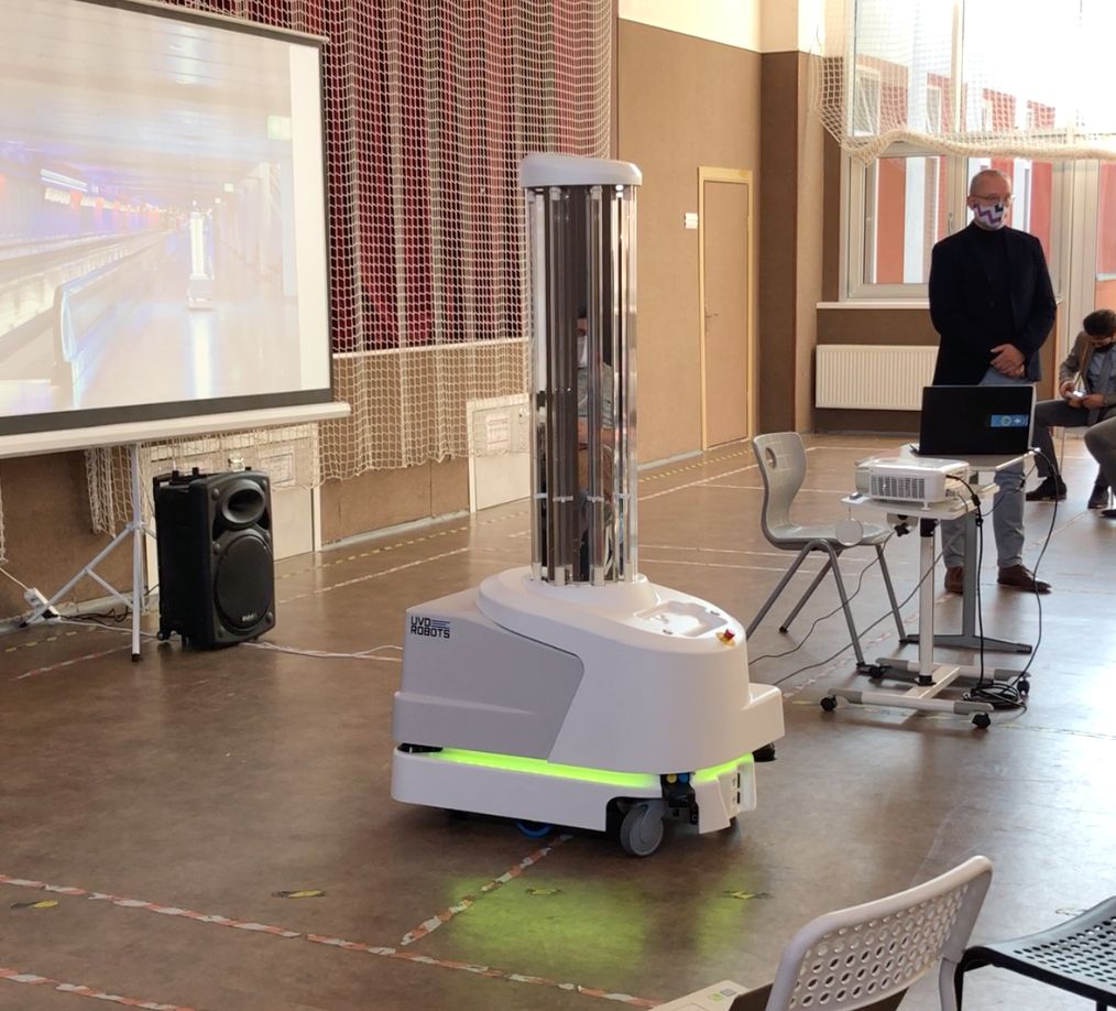 Dezinfekční robot poprvé v akci. U svaté Anny dezinfikuje během ...