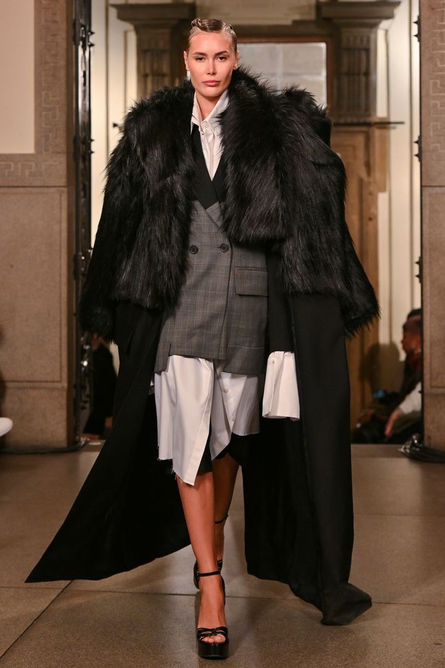 Prague Fashion Week na molu. Česká móda: dramatická, provokativní i ...