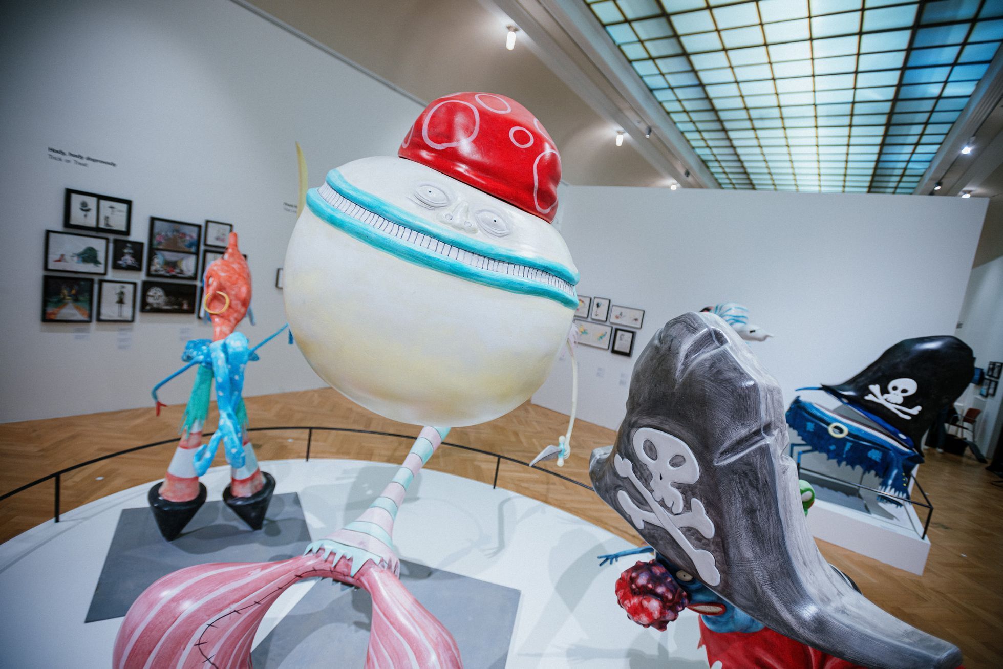 Foto: V Praze začíná výstava Tima Burtona. Loutky z jeho filmů čekají v koulích - Aktuálně.cz