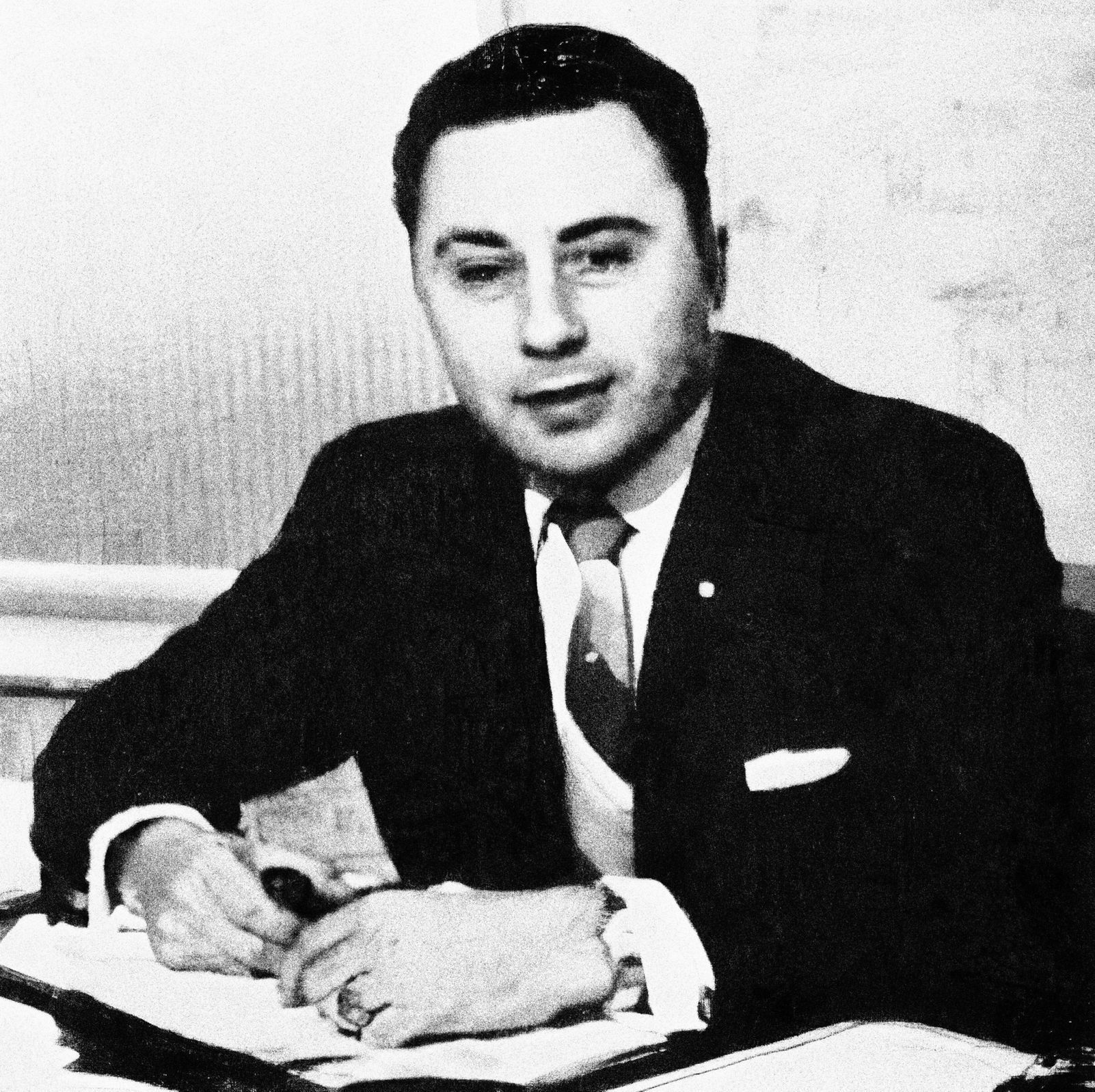 Charles G. Strasser / Češi vyznamenaní královnou Alžbětou II. / Řád ...