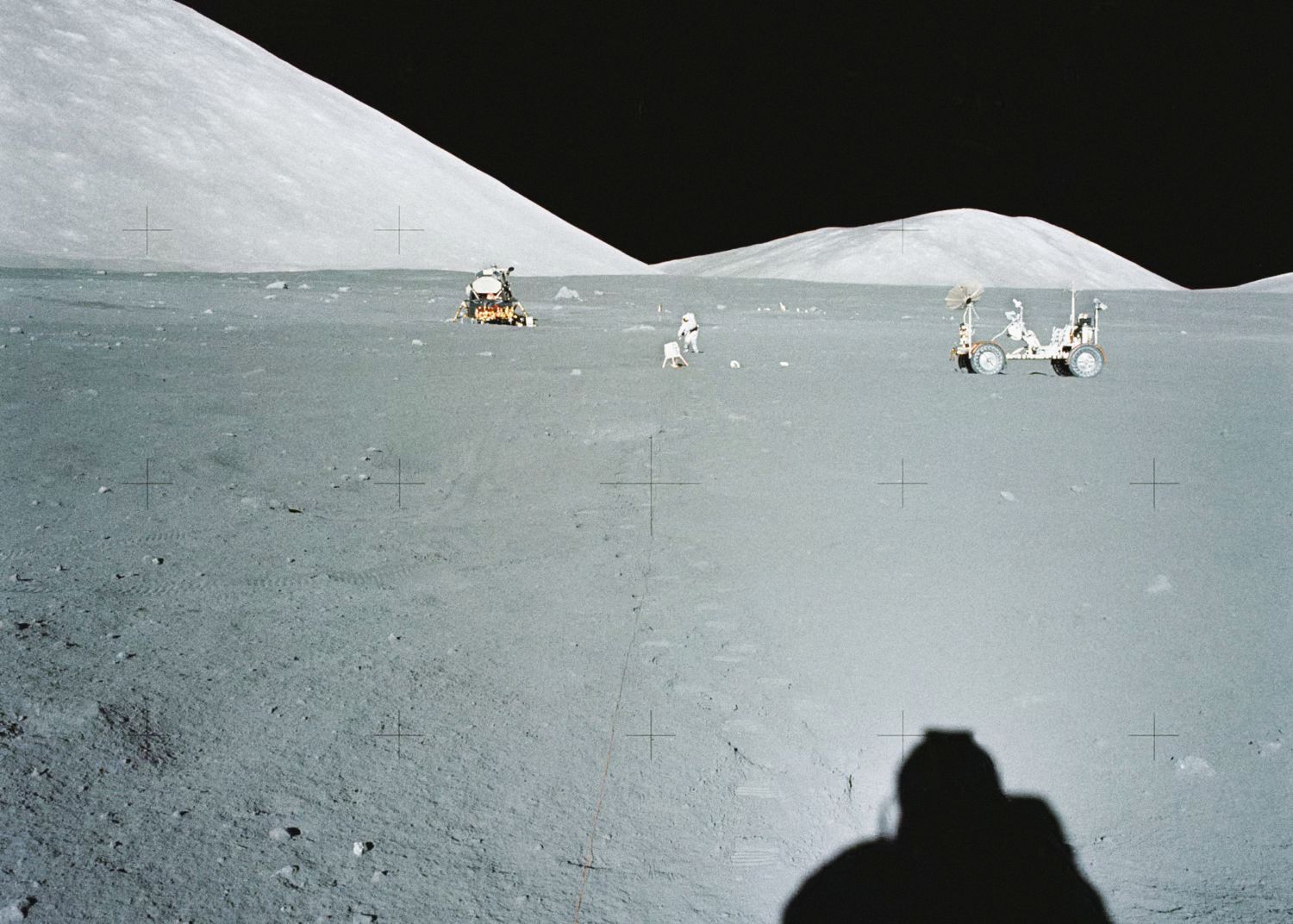 Historické snímky z mise Apollo 17 na Měsíc - Aktuálně.cz