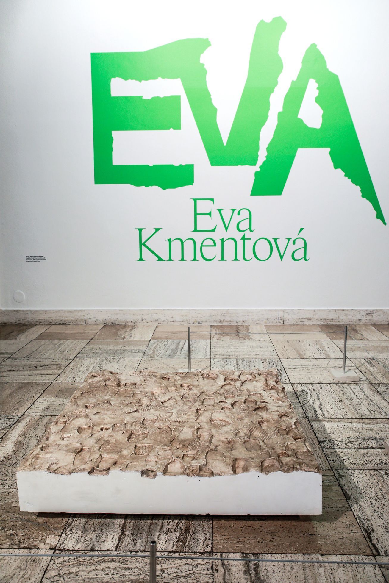 Její výstava v roce 1970 vydržela jen den. Pohled na sochy Kmentové ...