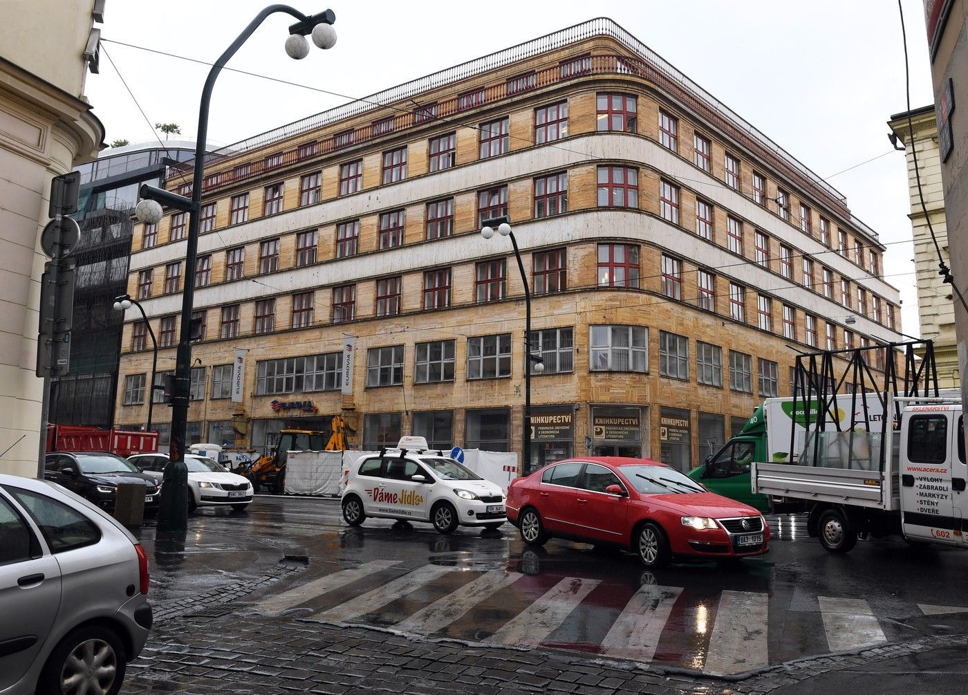 Před a Po aneb Proměna nablýskaného Paláce Dunaj. Navazuje na zlaté ...