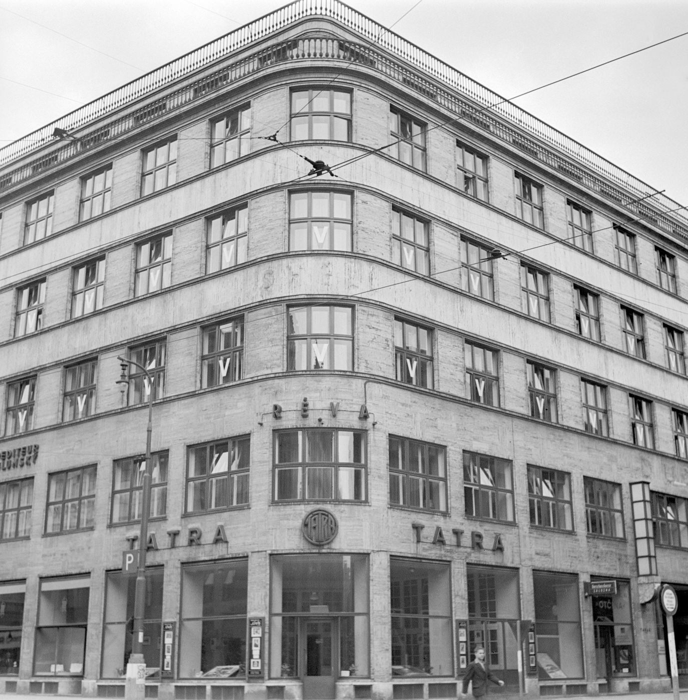 Před a Po aneb Proměna nablýskaného Paláce Dunaj. Navazuje na zlaté ...
