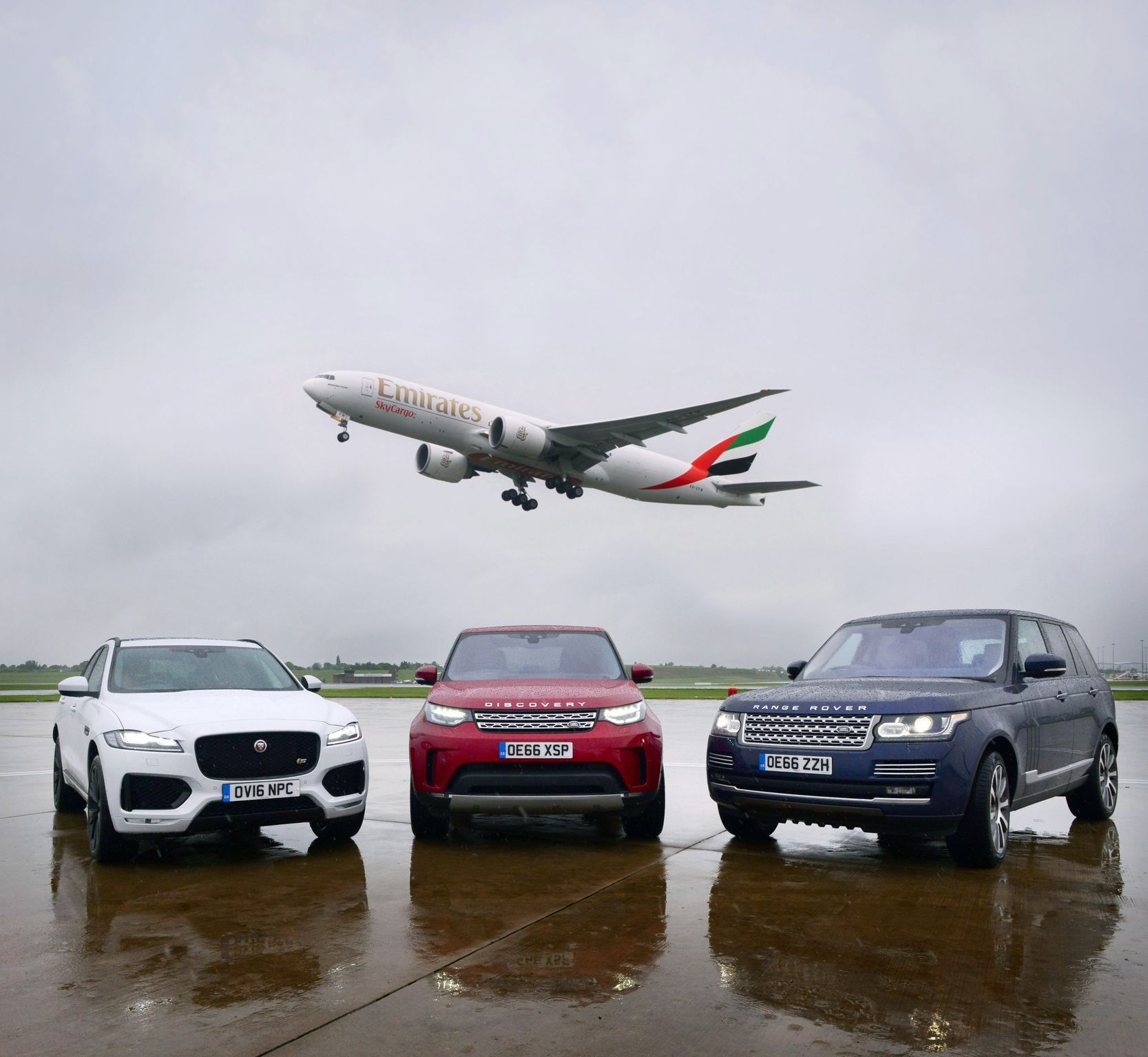 Emirates přeprava aut v letadle - Aktuálně.cz