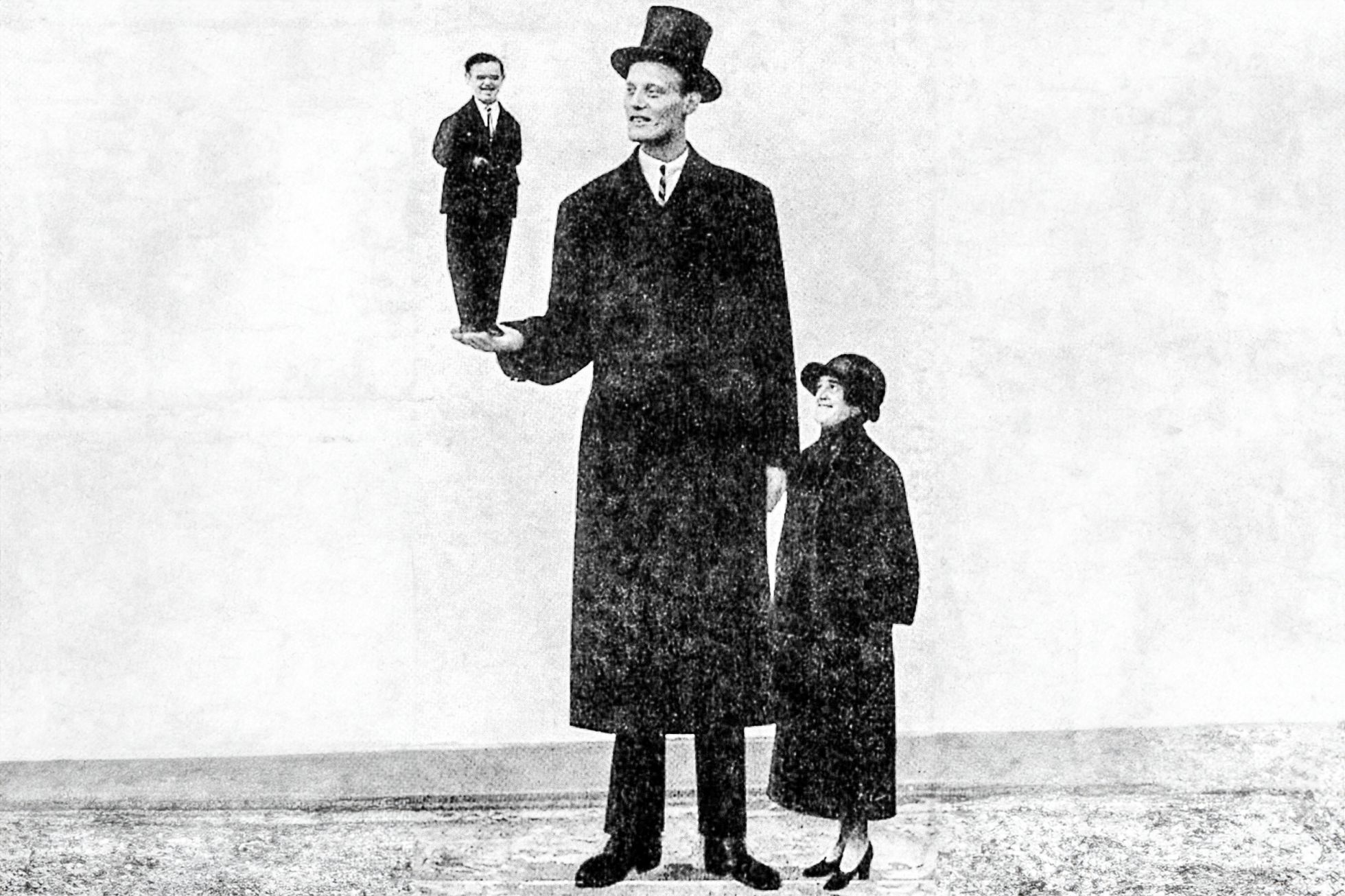 Nejvyššího a nejmenšího muže světa dělily dva metry. Nejlehčí člověk ...