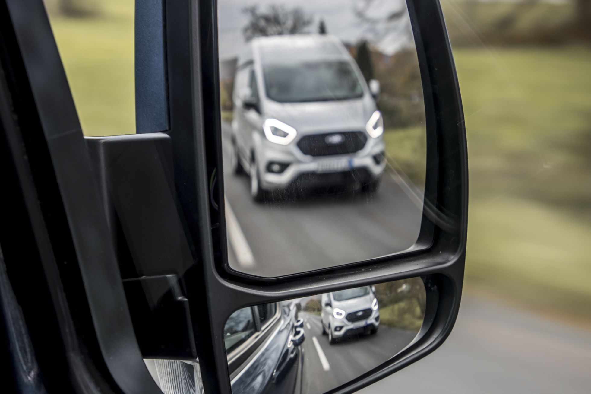 Ford Transit Custom 2017 facelift - Aktuálně.cz Ford Transit Custom 2017 facelift - Aktuálně.cz