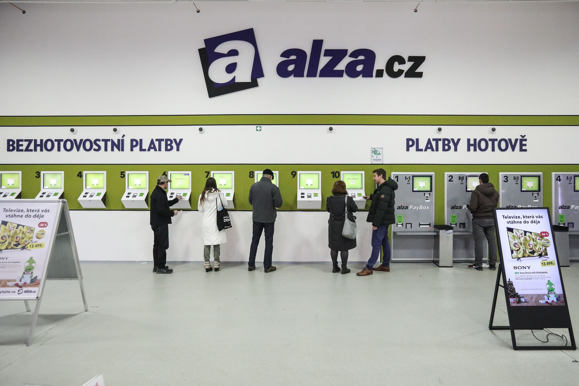 Alza, centrála Holešovice, prosinec 2019, nakupování, obchod ...