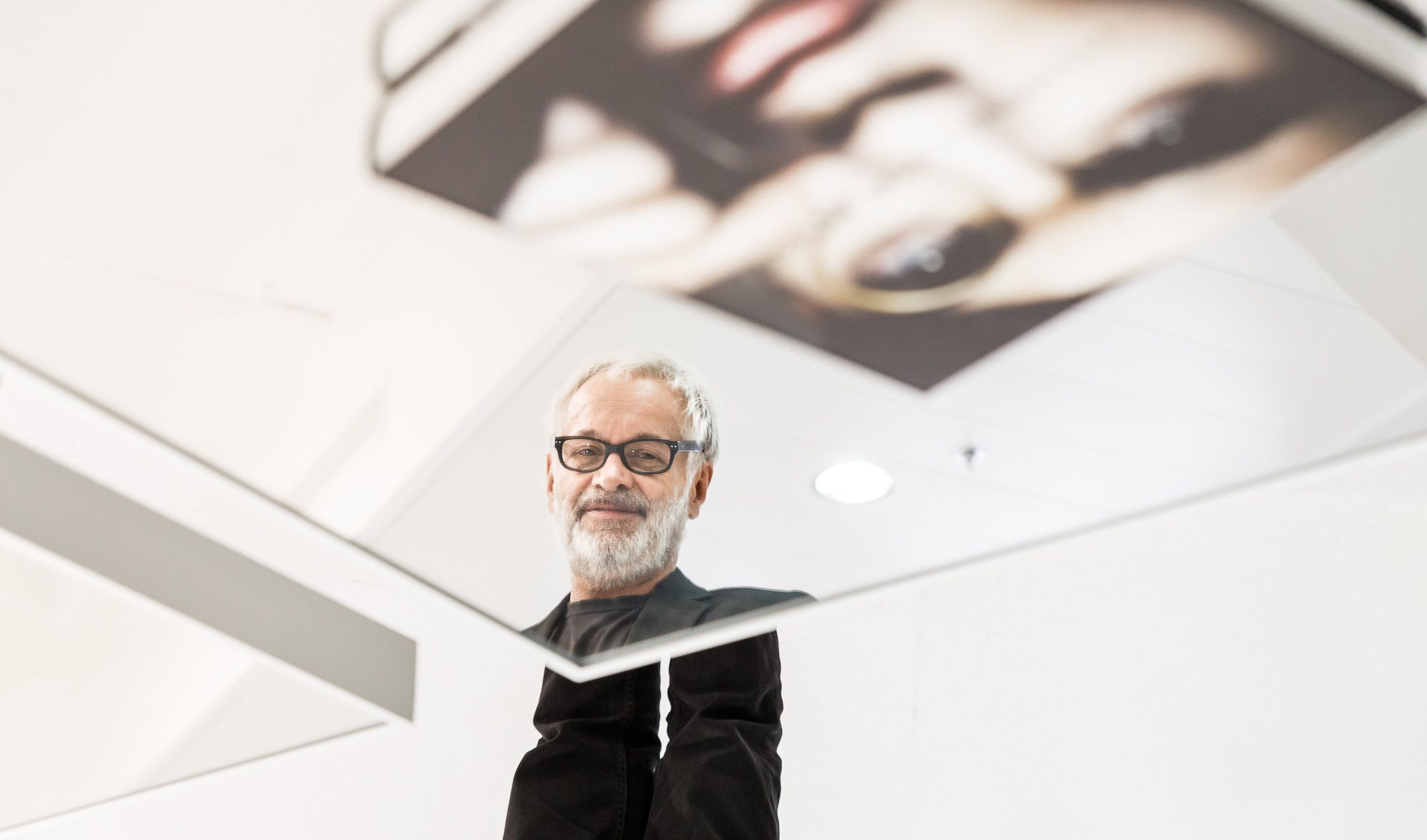 Fotograf Robert Vano na výstavě představil své barevné vzpomínky ...