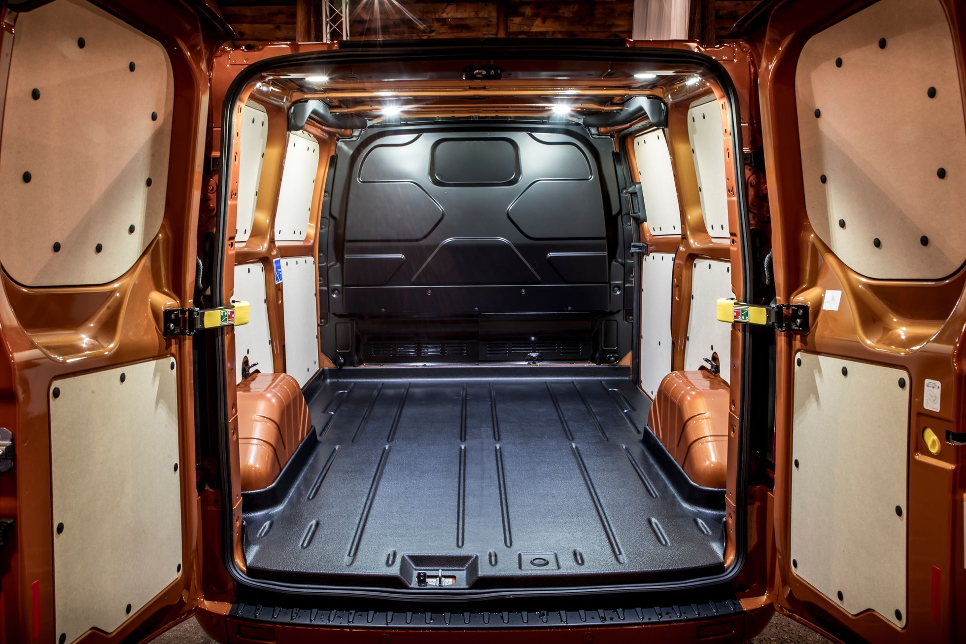 Ford Transit Custom 2017 facelift - Aktuálně.cz Ford Transit Custom 2017 facelift - Aktuálně.cz