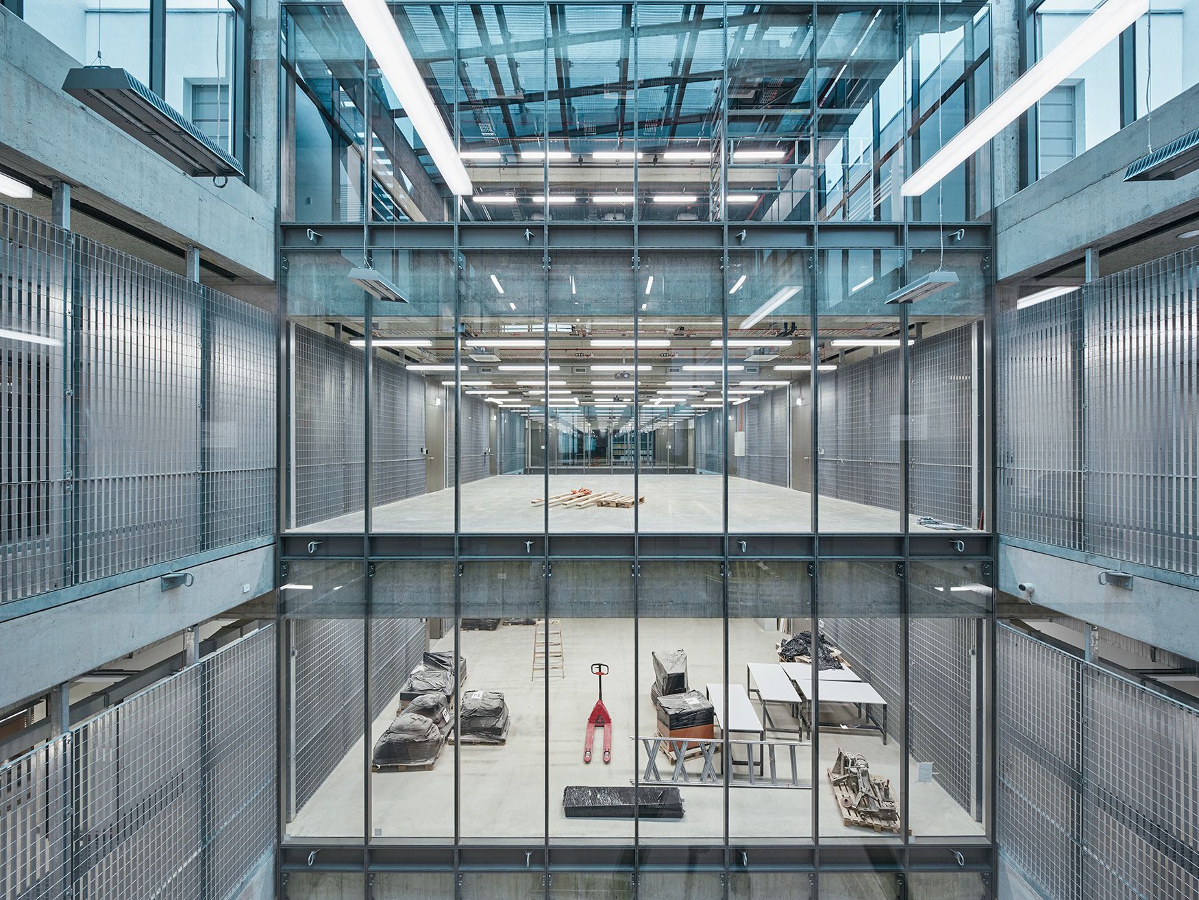 Navrhl Dox, novou budovu UMPRUM i obřadní síň pro Týnec. Architektem ...